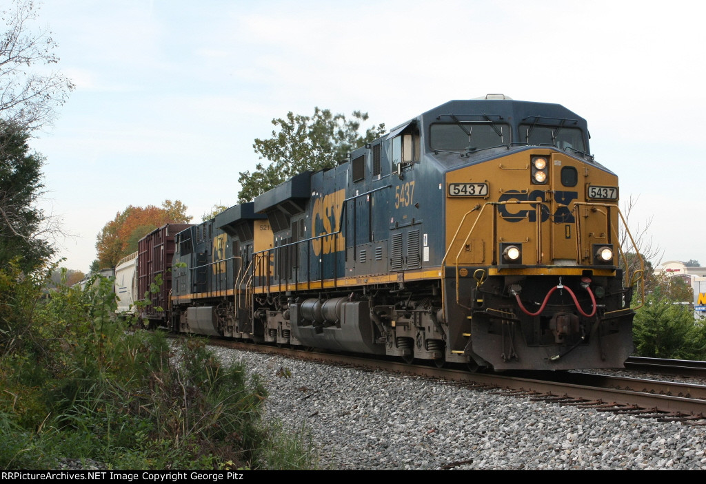 CSX 5437 at Rossville, MD